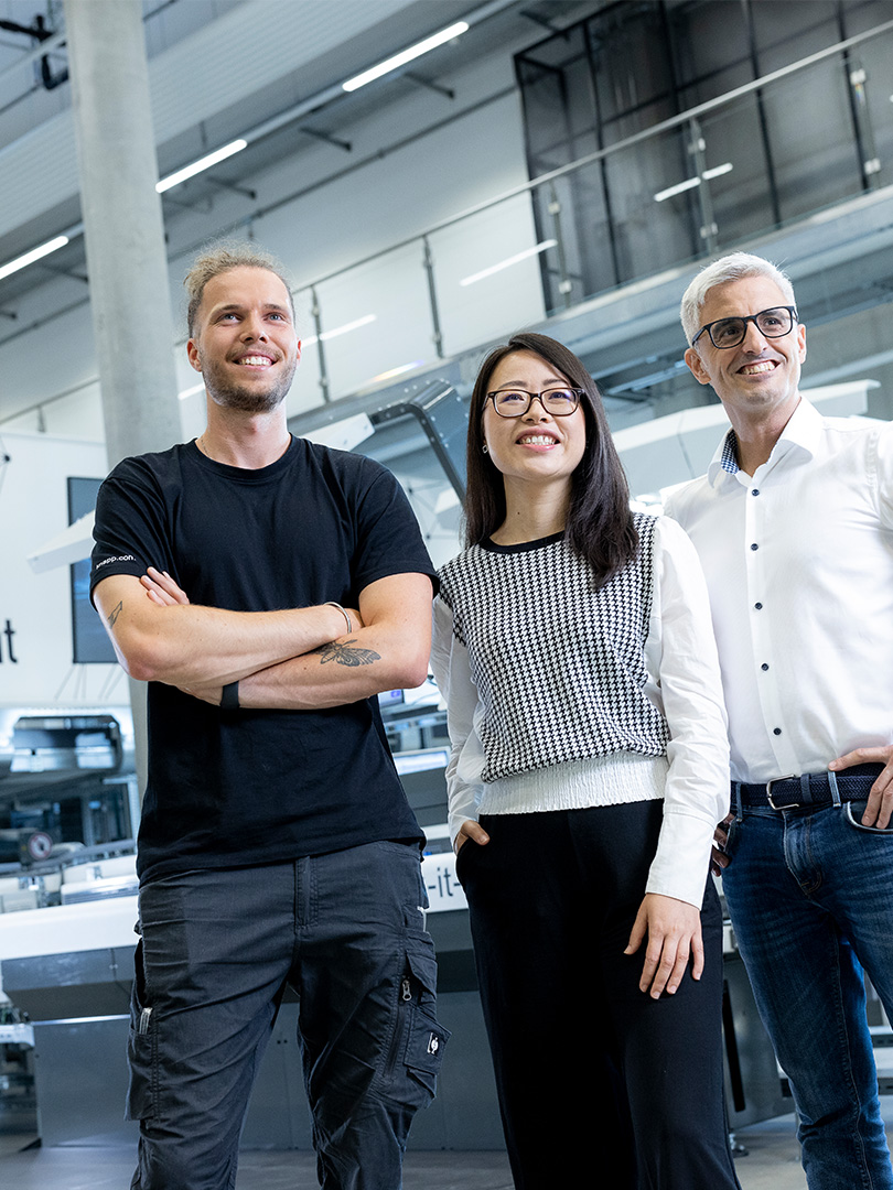 Fast automated storage and retrieval system PickEngine | KNAPP